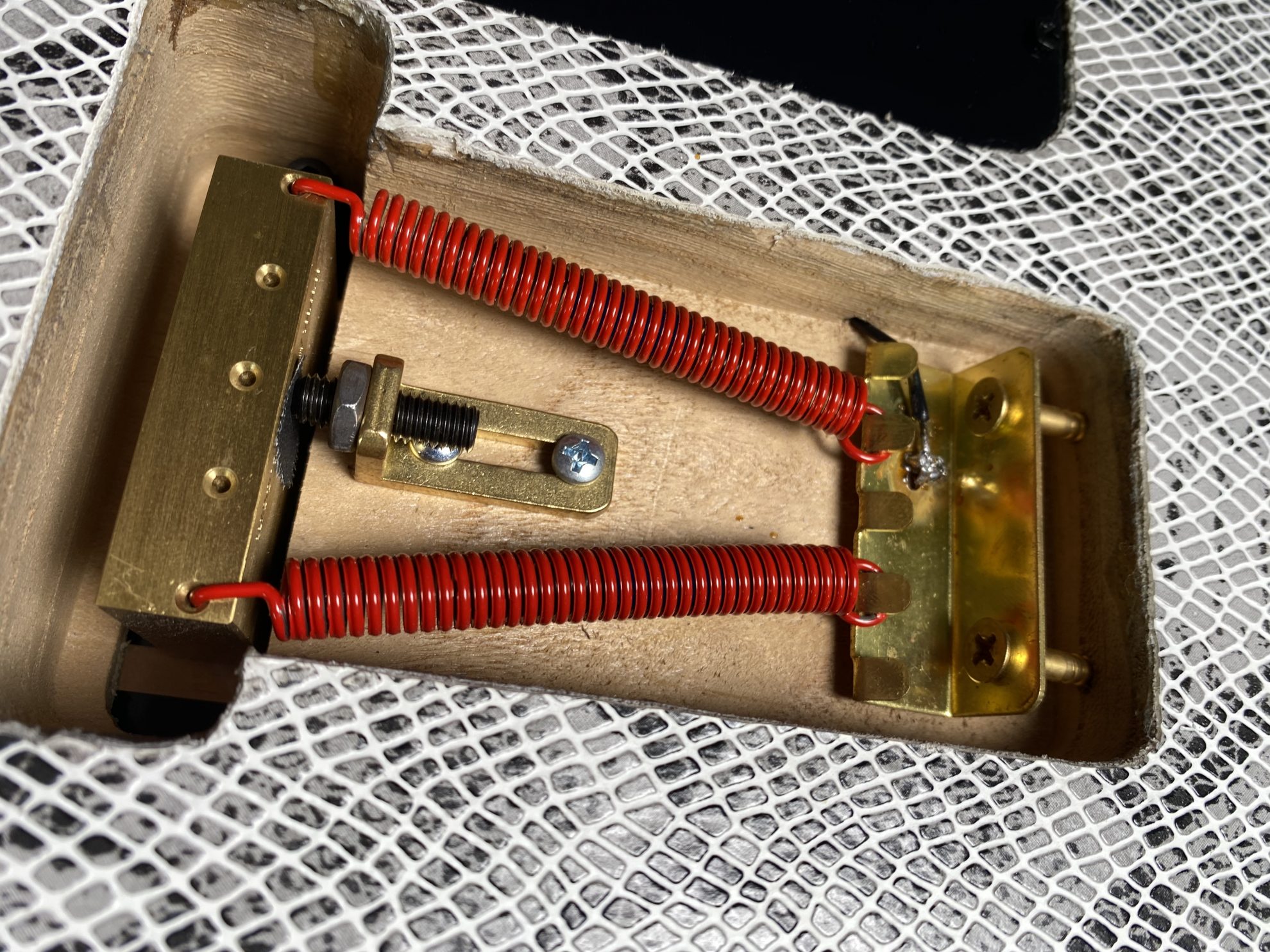 Brass Tremolo Stopper - FU-Tone