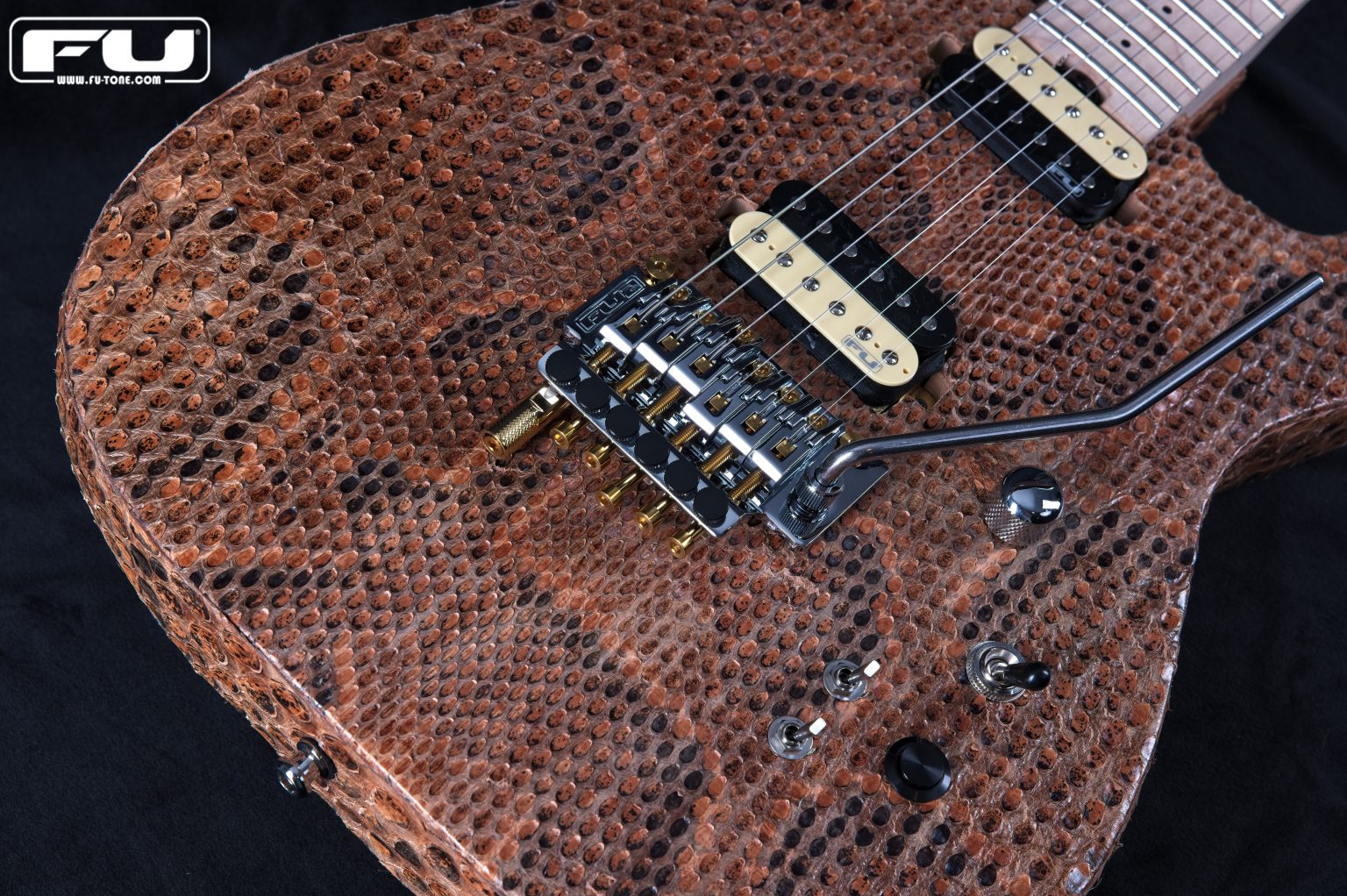 FU Pro Guitar USA Snakeskin Reverse #002 & Matching Strap - FU-Tone