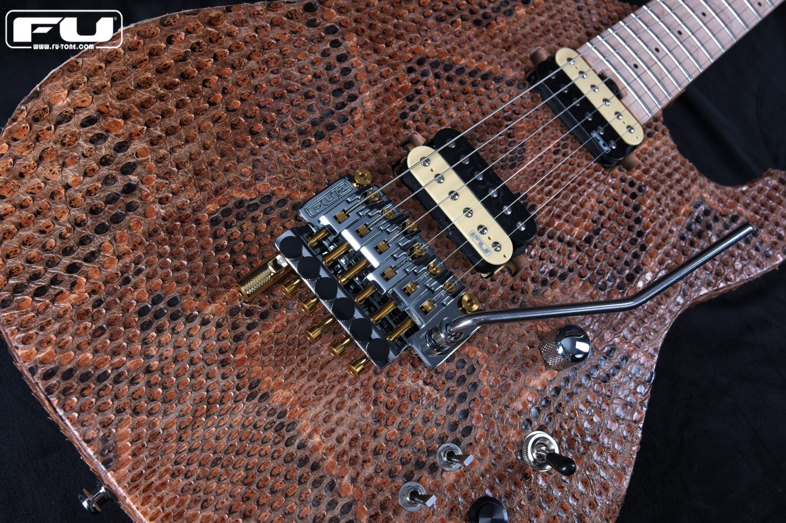 FU Pro Guitar USA Snakeskin Reverse #002 & Matching Strap - FU-Tone